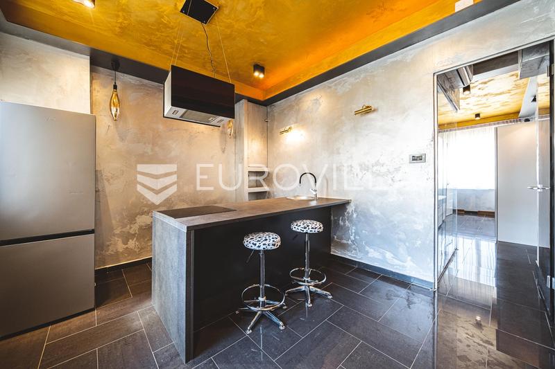 Zagreb, Cvjetni trg, pješačka zona, novouređeni stan 3...