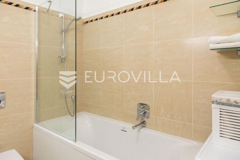 Split, Firule, luksuzan dvosoban stan 82m2, parking, o...