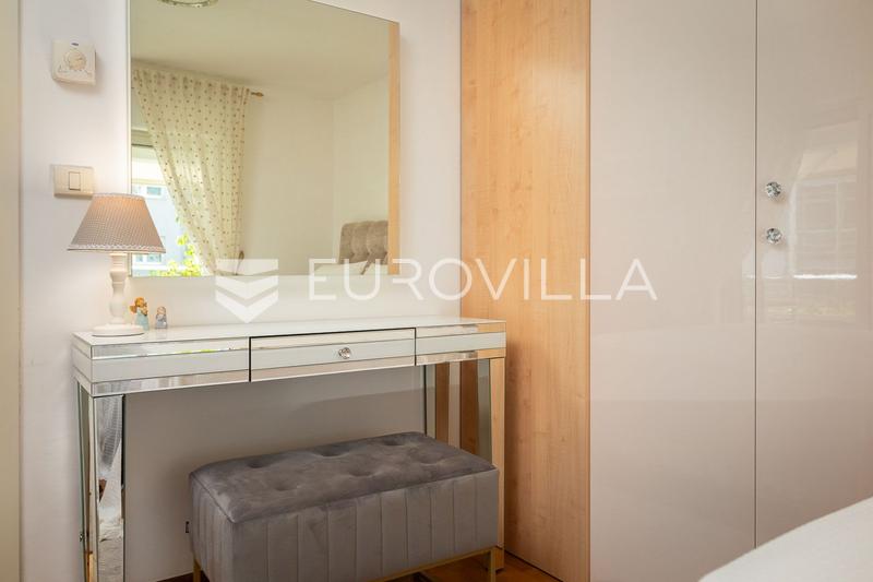 Split, Firule, luksuzan dvosoban stan 82m2, parking, o...