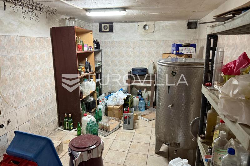Duga Resa, Belavići, house 105 m2, vineyard, quiet loc...