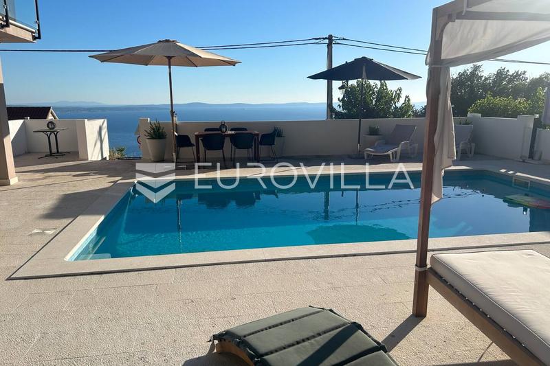 Gornja Podstrana, multi-unit house with pool and panor...