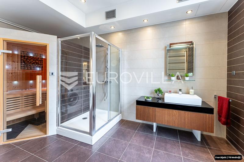 Varazdin, Şehir merkezi, üç odalı daire, 116 m² alan