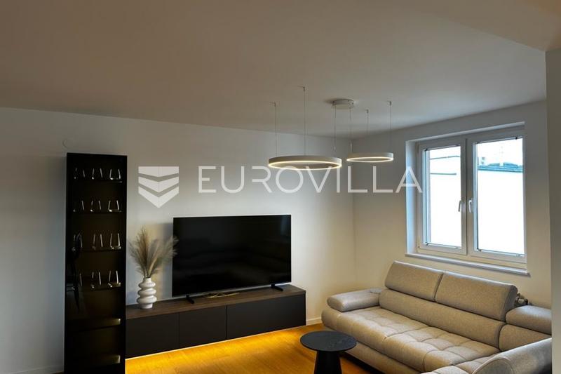 Zagreb, Kajzerica a modern, two level, four oom apartm...